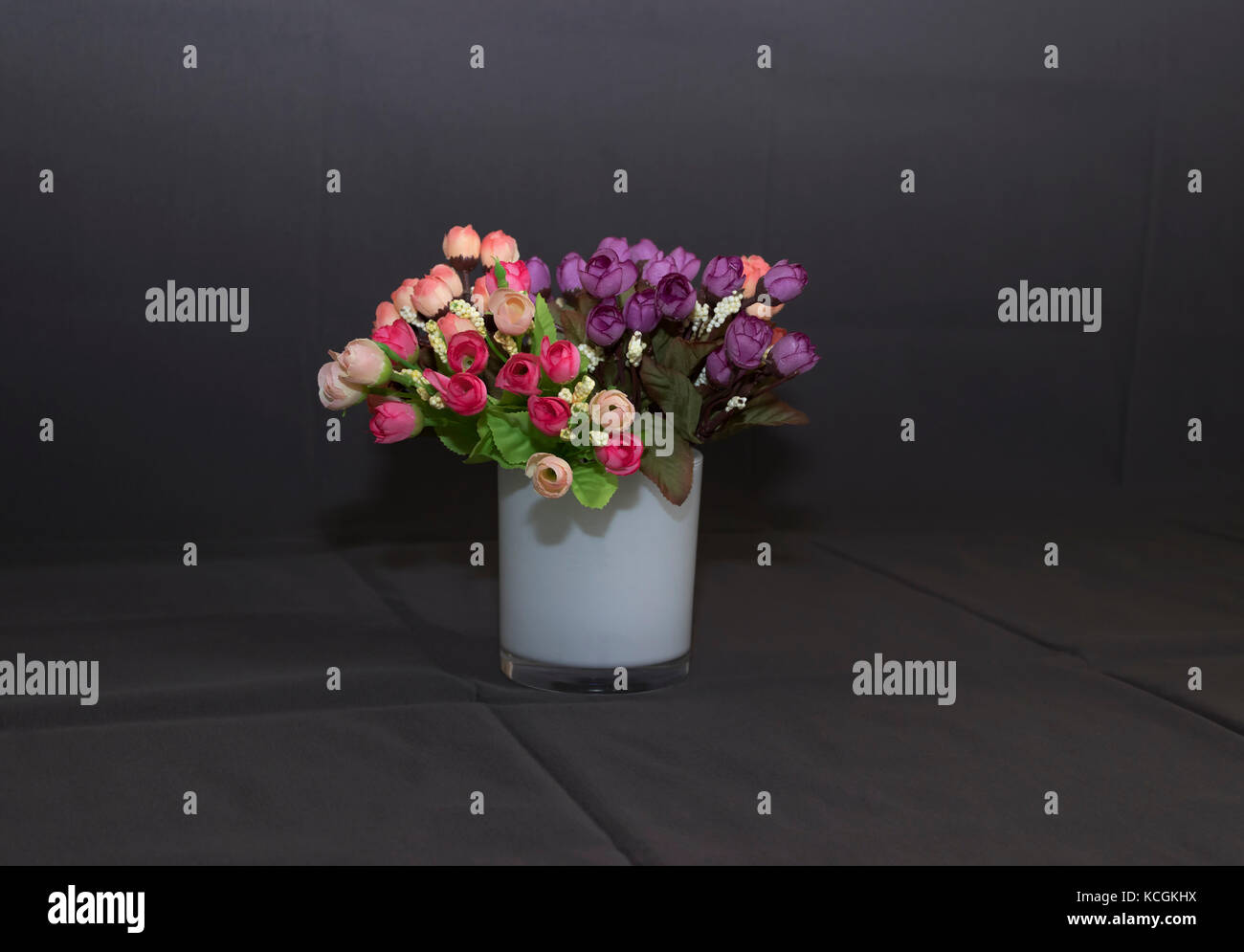 Bunch Of Flowers Vase High Resolution Stock Photography and Images - Alamy