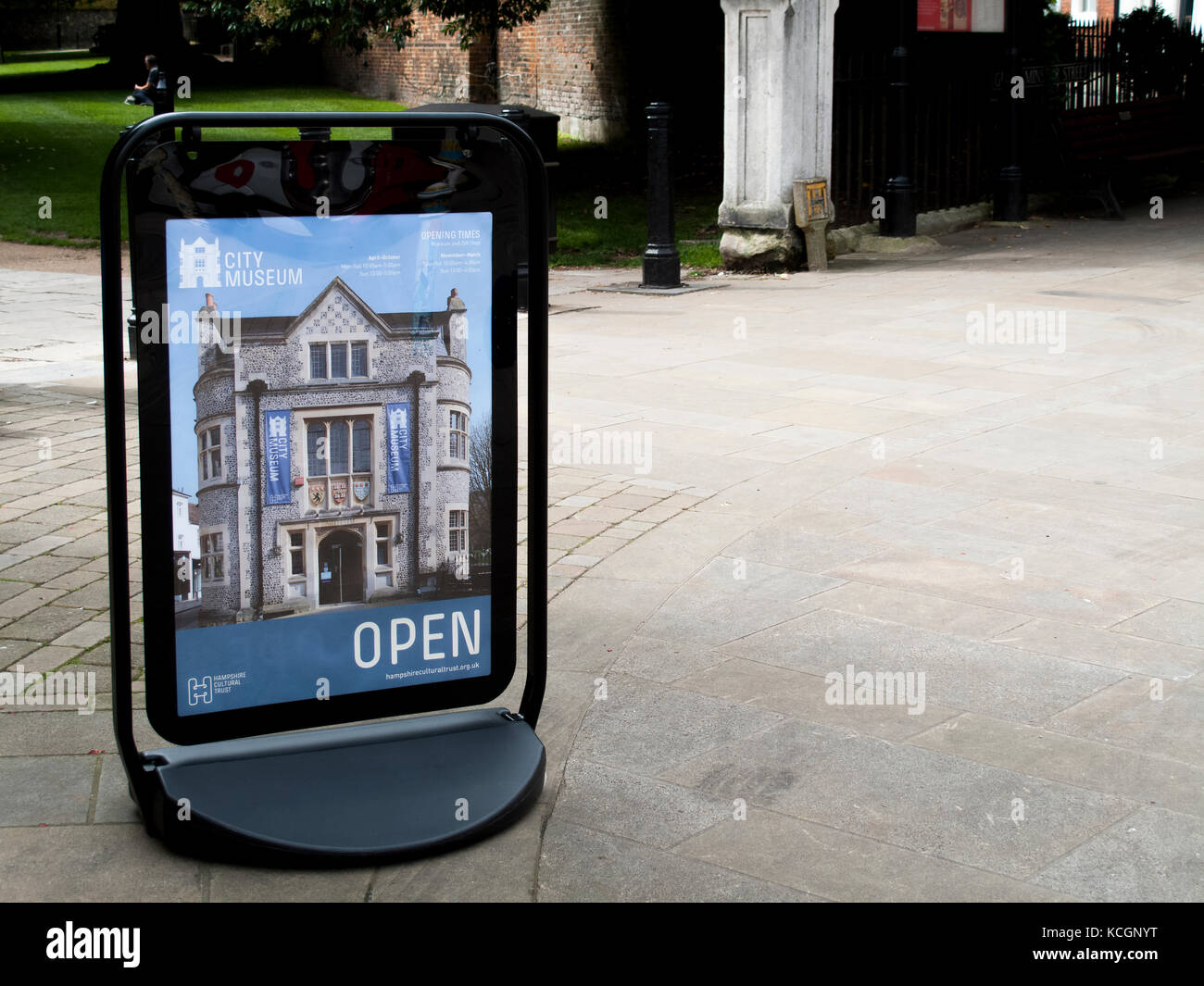 City Museum open sign outside entrance Stock Photo - Alamy