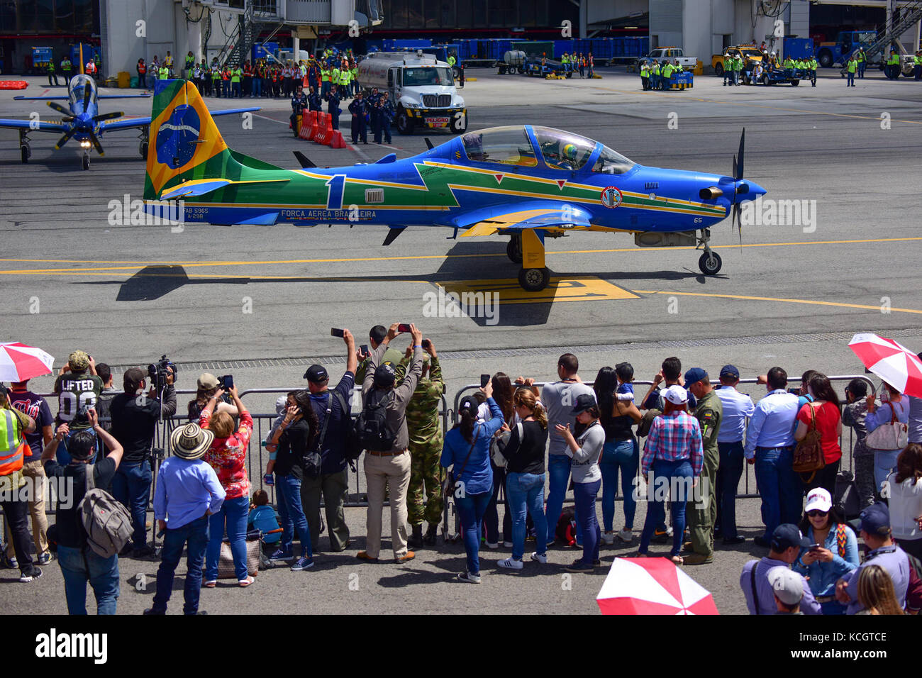 The Brazilian Air Force’s Smoke Squadron participates in Feria ...
