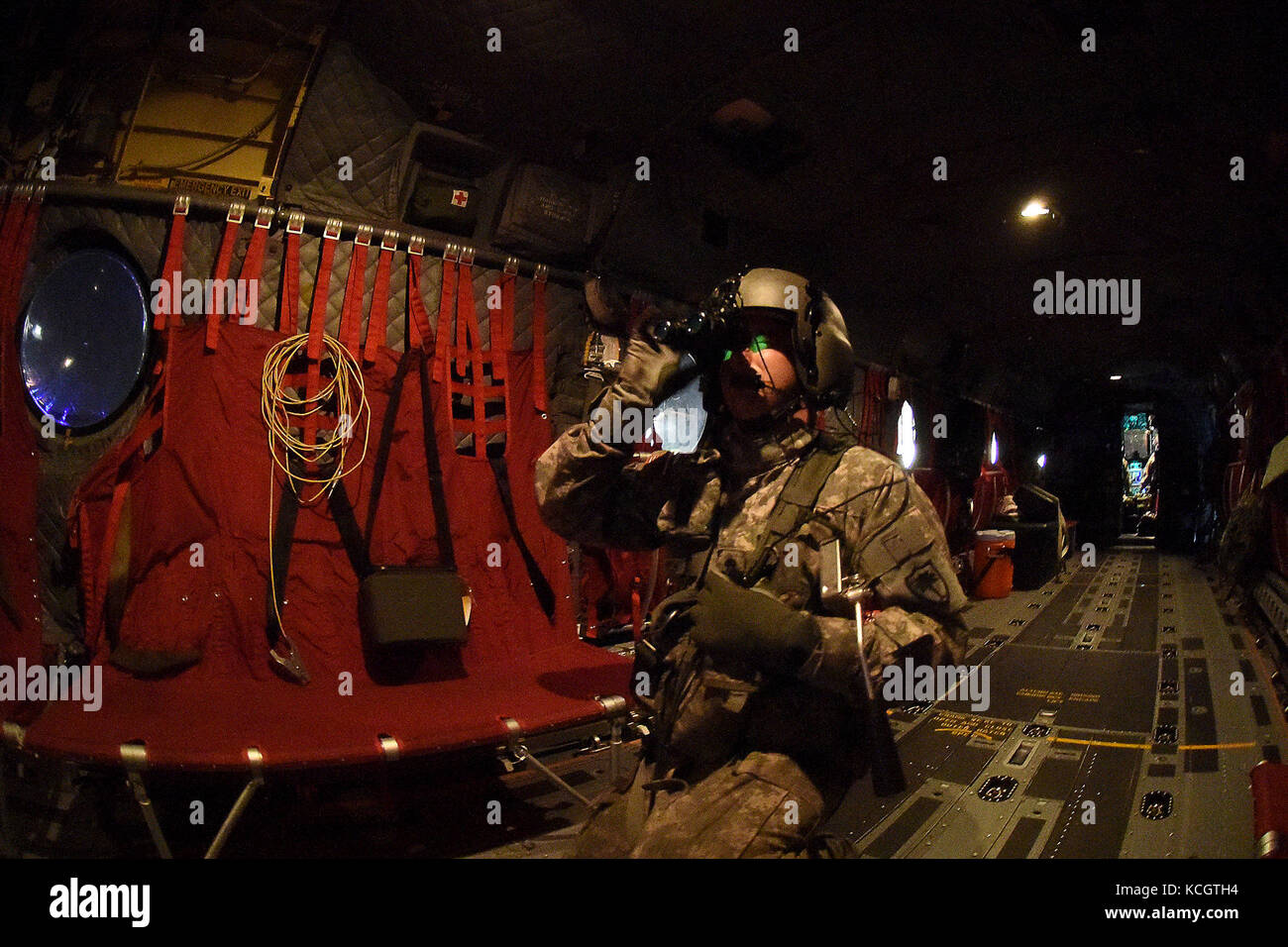 U.S. Army Soldiers with 2nd Battalion, 59th Aviation Troop Command ...