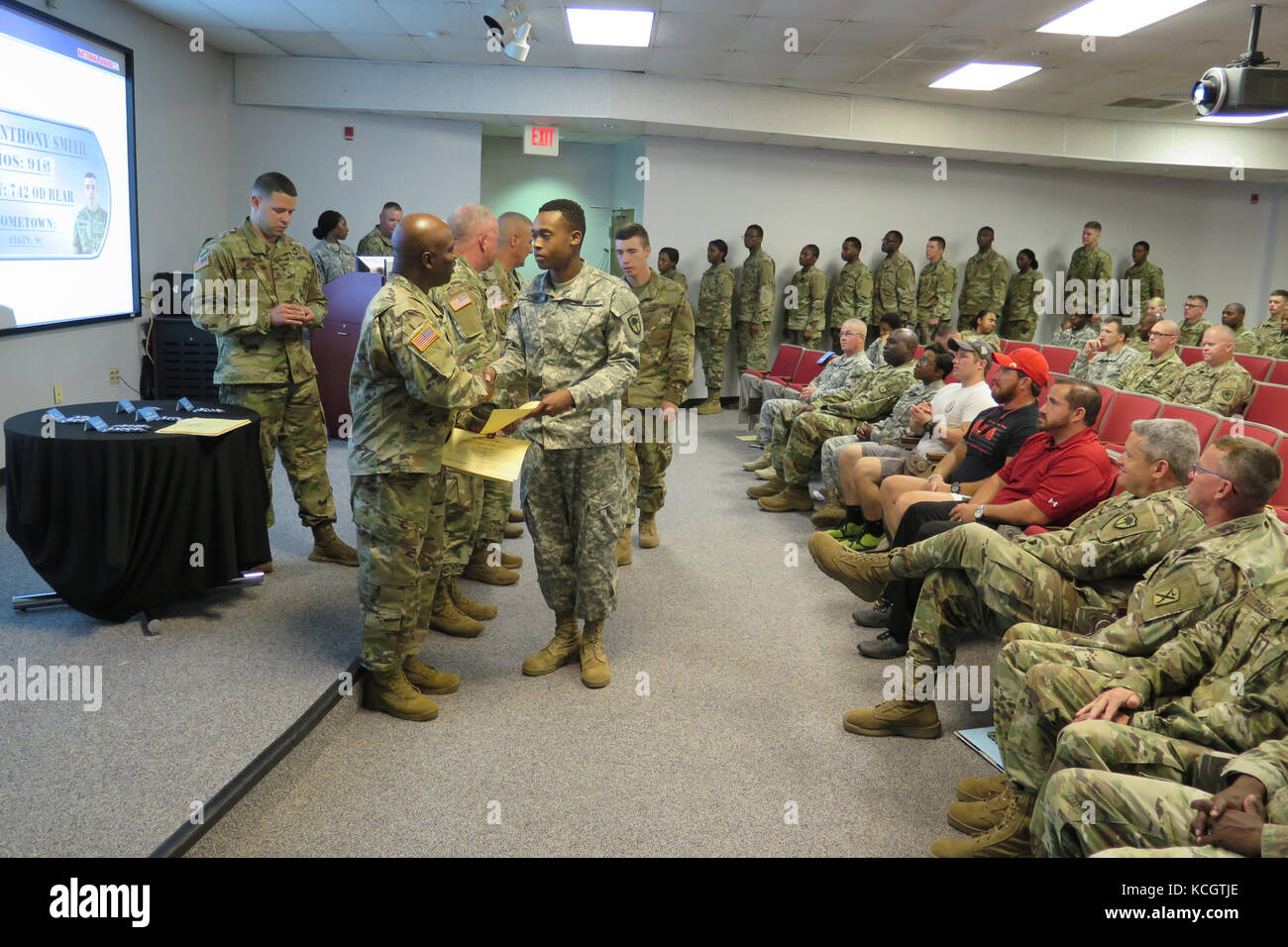 U.S. Soldiers from Recruiting and Retention Command who graduated their ...