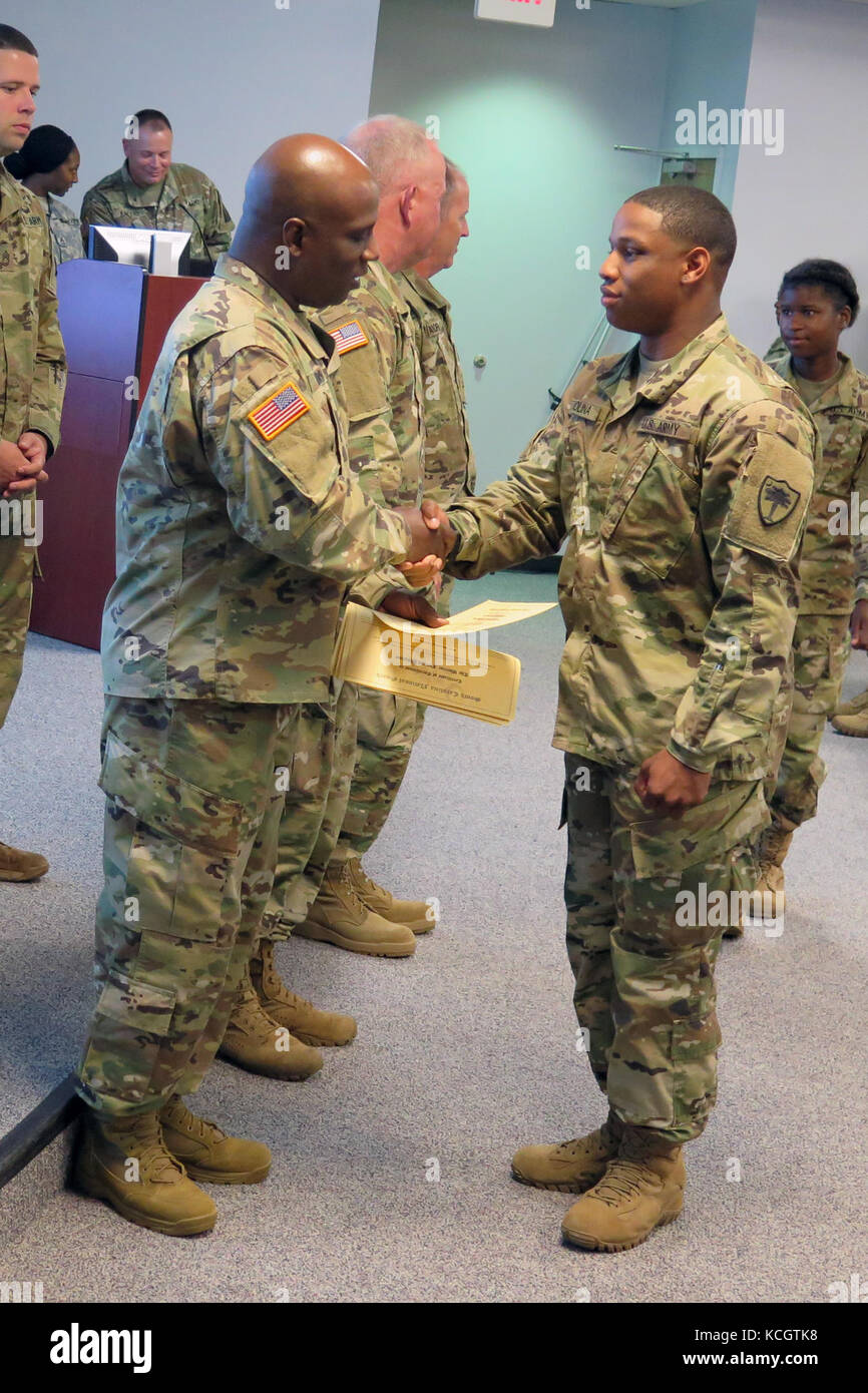 U.S. Soldiers from Recruiting and Retention Command who graduated their ...