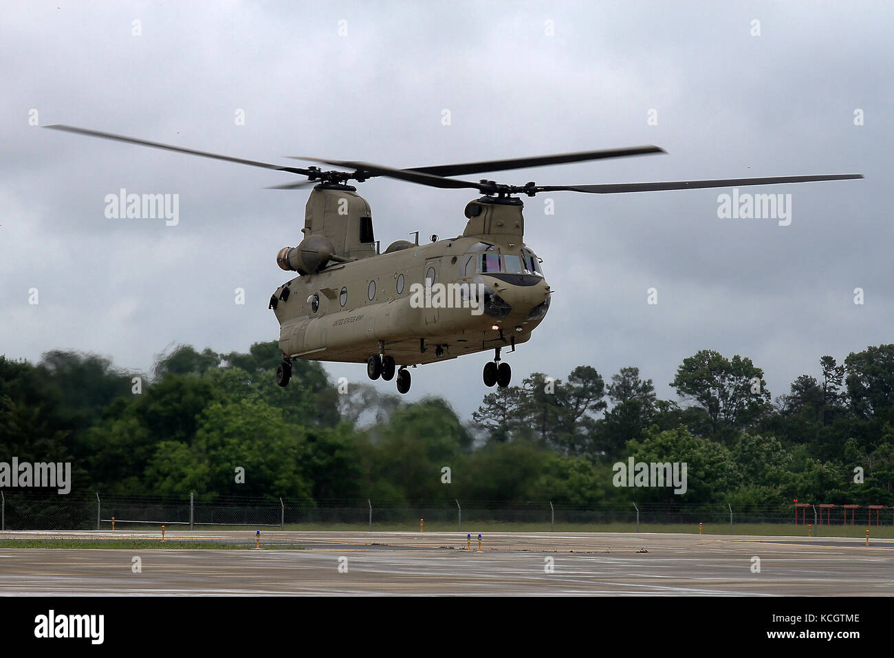 U.S. Army Soldiers with 2nd Battalion, 59th Aviation Troop Command ...