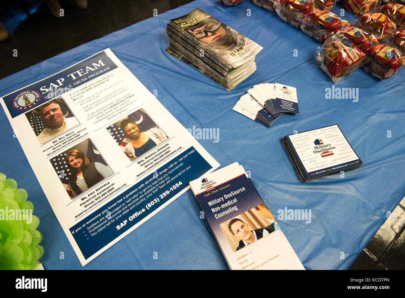 National guard members gather hi-res stock photography and images - Alamy