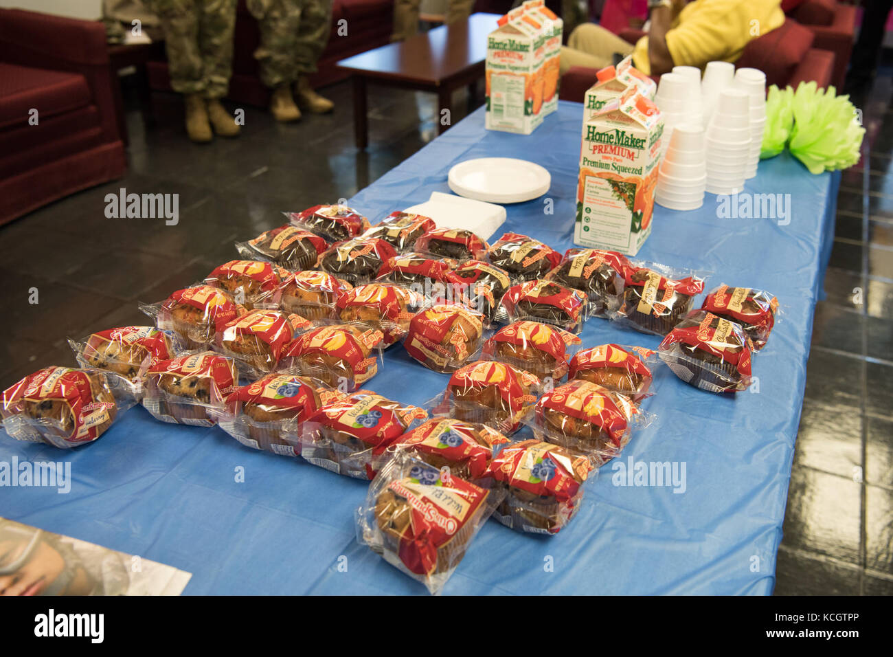 National guard members gather hi-res stock photography and images - Alamy