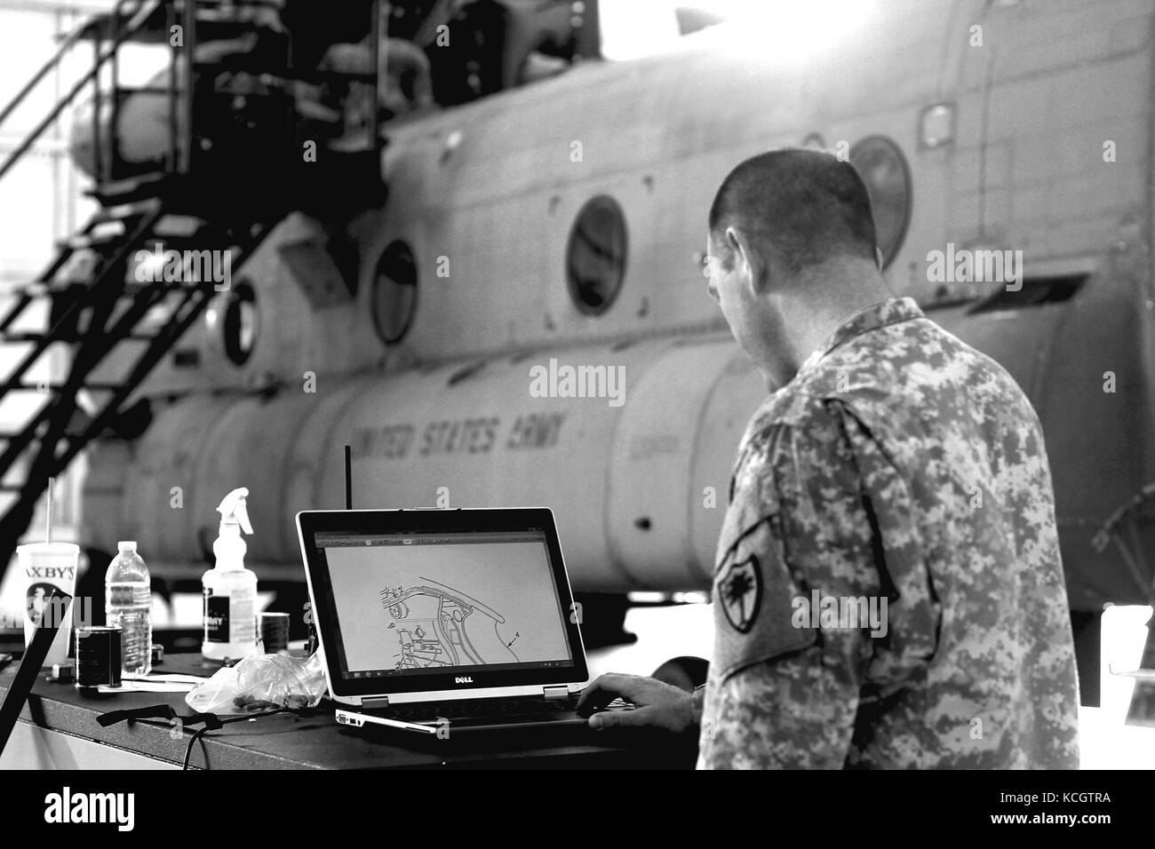 U.S. Army Soldiers with 2nd Battalion, 59th Aviation Troop Command ...