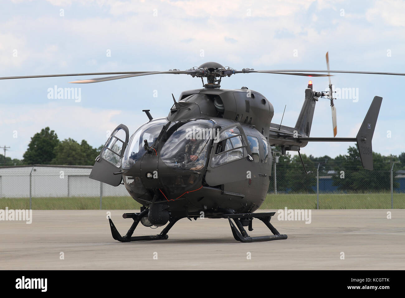 U.S. Army Soldiers with 2nd Battalion, 59th Aviation Troop Command ...