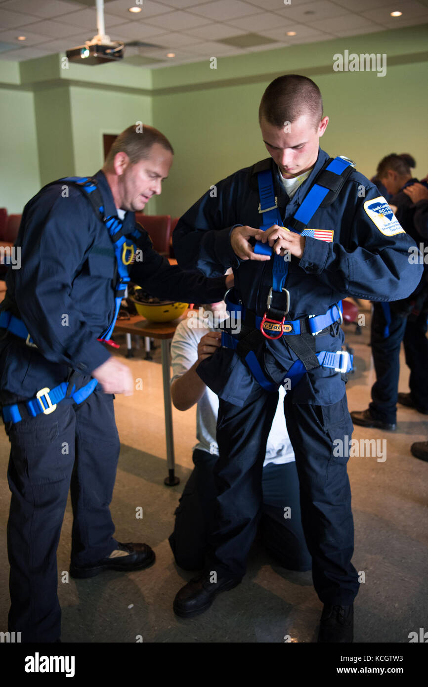 South Carolina National Guard Soldiers and fire department rescuers ...