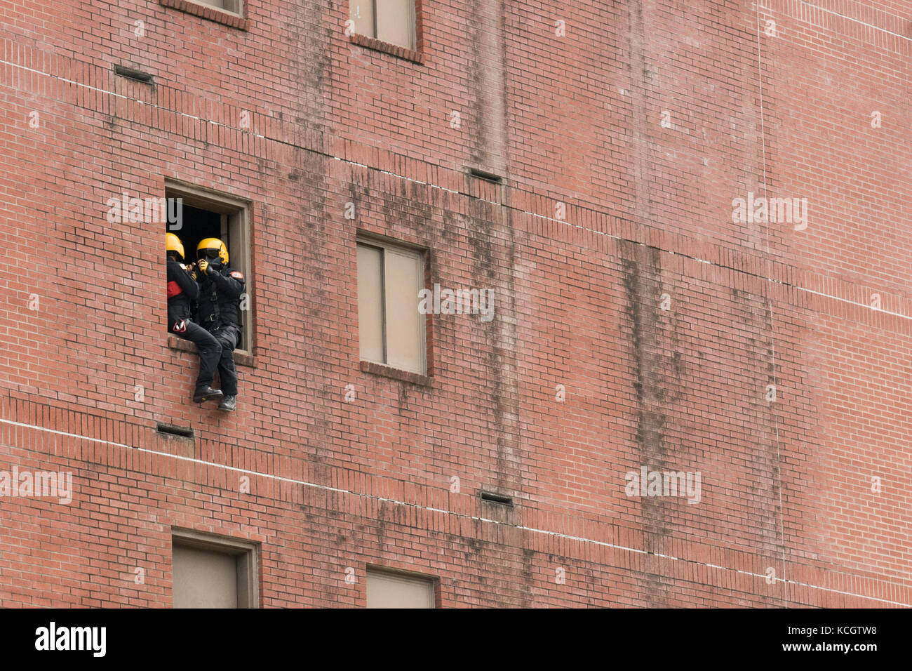 South Carolina National Guard Soldiers and fire department rescuers ...