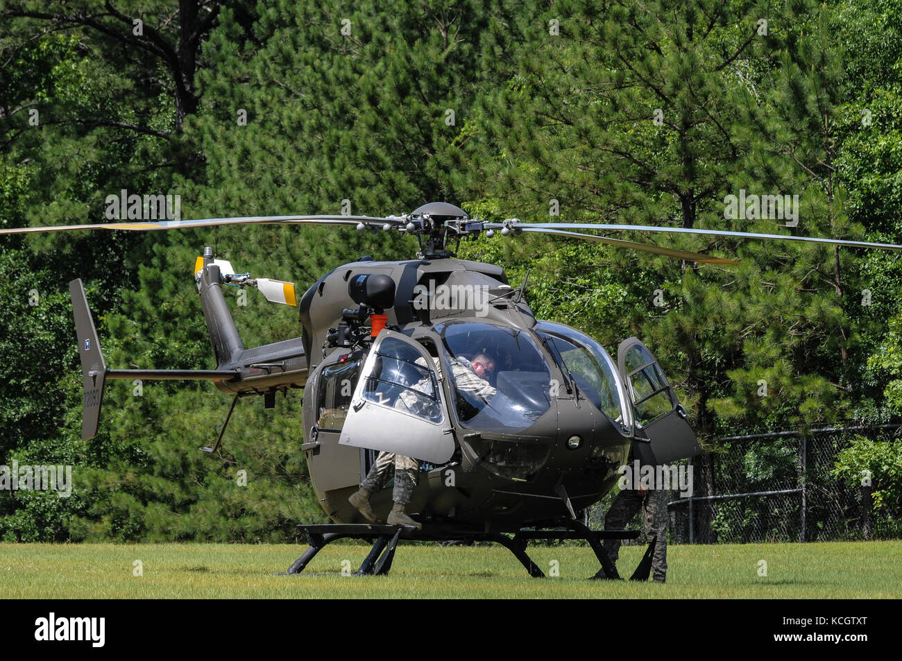 South Carolina National Guard Soldiers and fire department/EMS rescuers ...