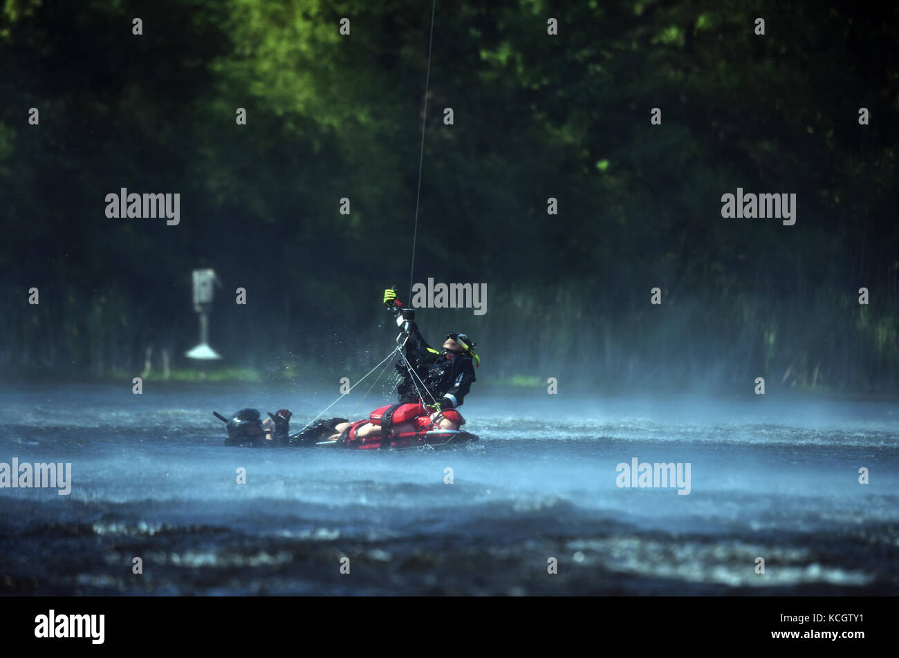 South Carolina National Guard Soldiers and fire department/EMS rescuers ...