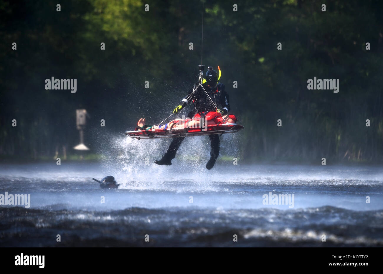South Carolina National Guard Soldiers and fire department/EMS rescuers ...
