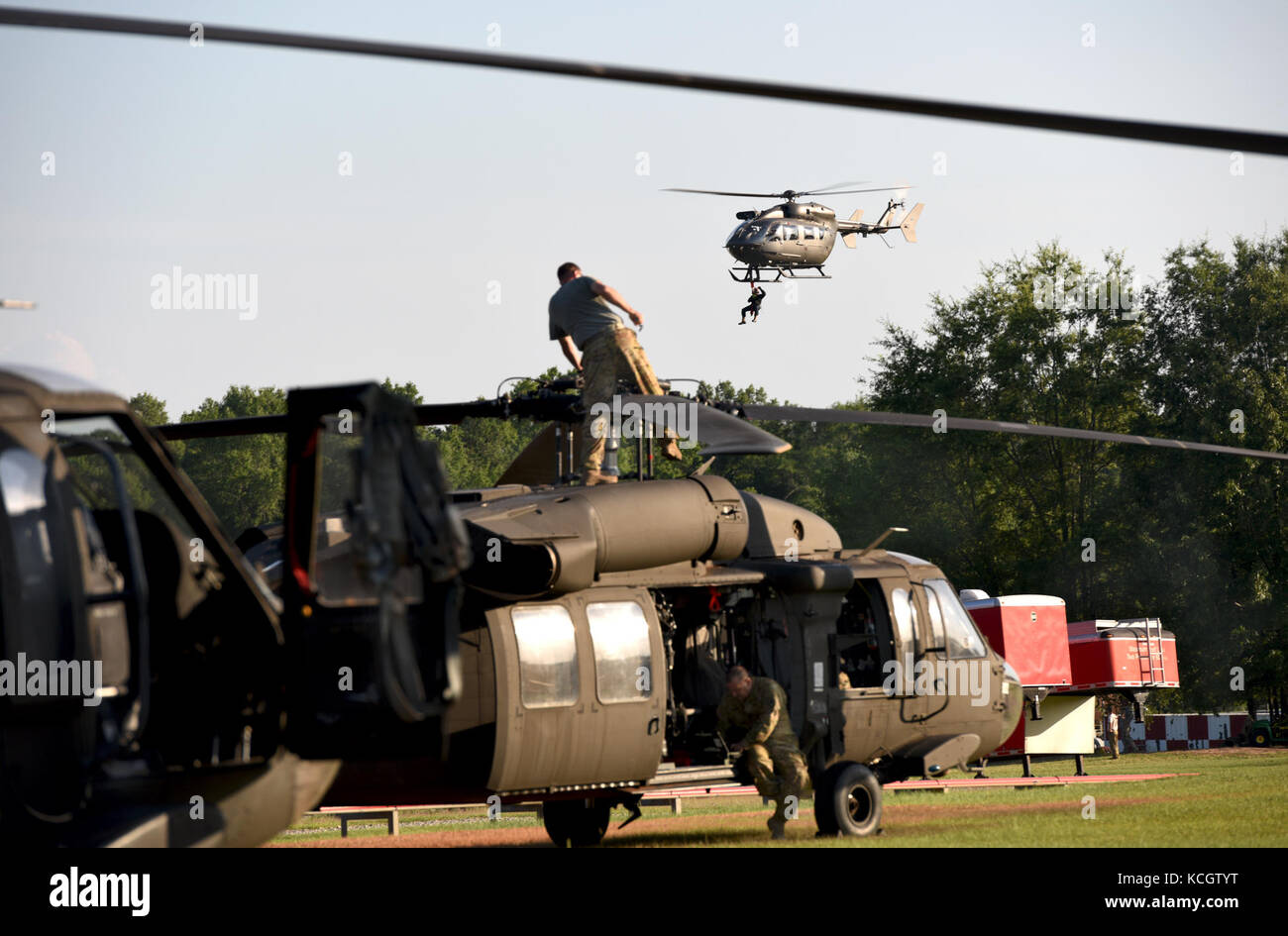 South Carolina National Guard Soldiers and fire department/EMS rescuers ...
