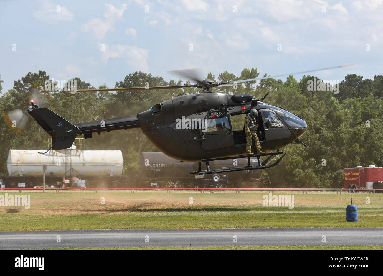South Carolina National Guard Soldiers and fire department/EMS rescuers ...