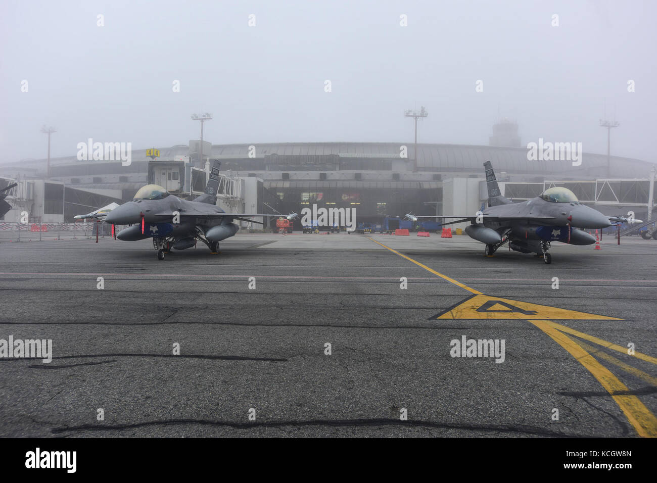 Soldier assigned 17 air hi-res stock photography and images - Alamy