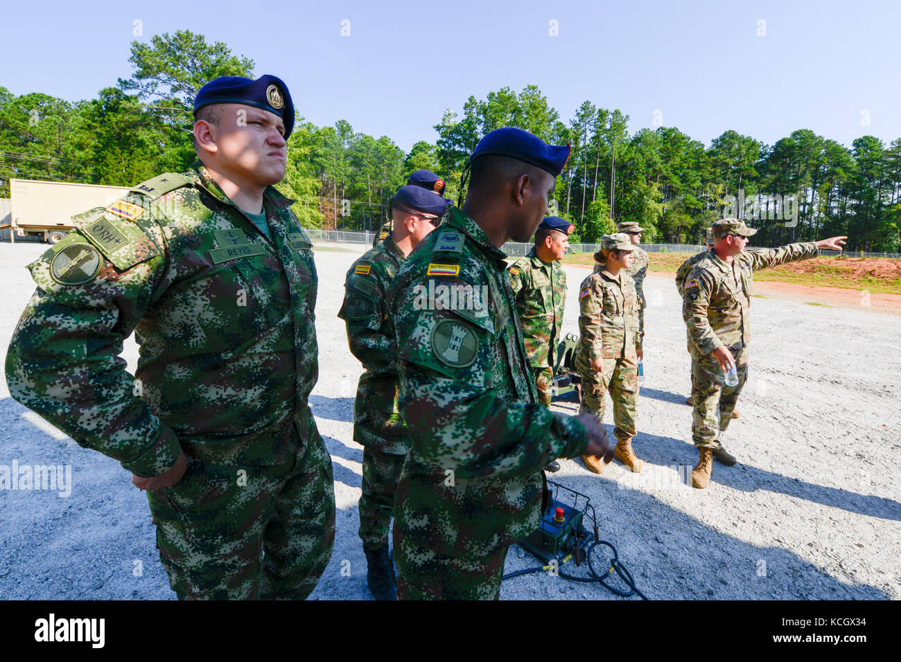 Colombian Army engineers learn about the dry support bridge, bridging ...