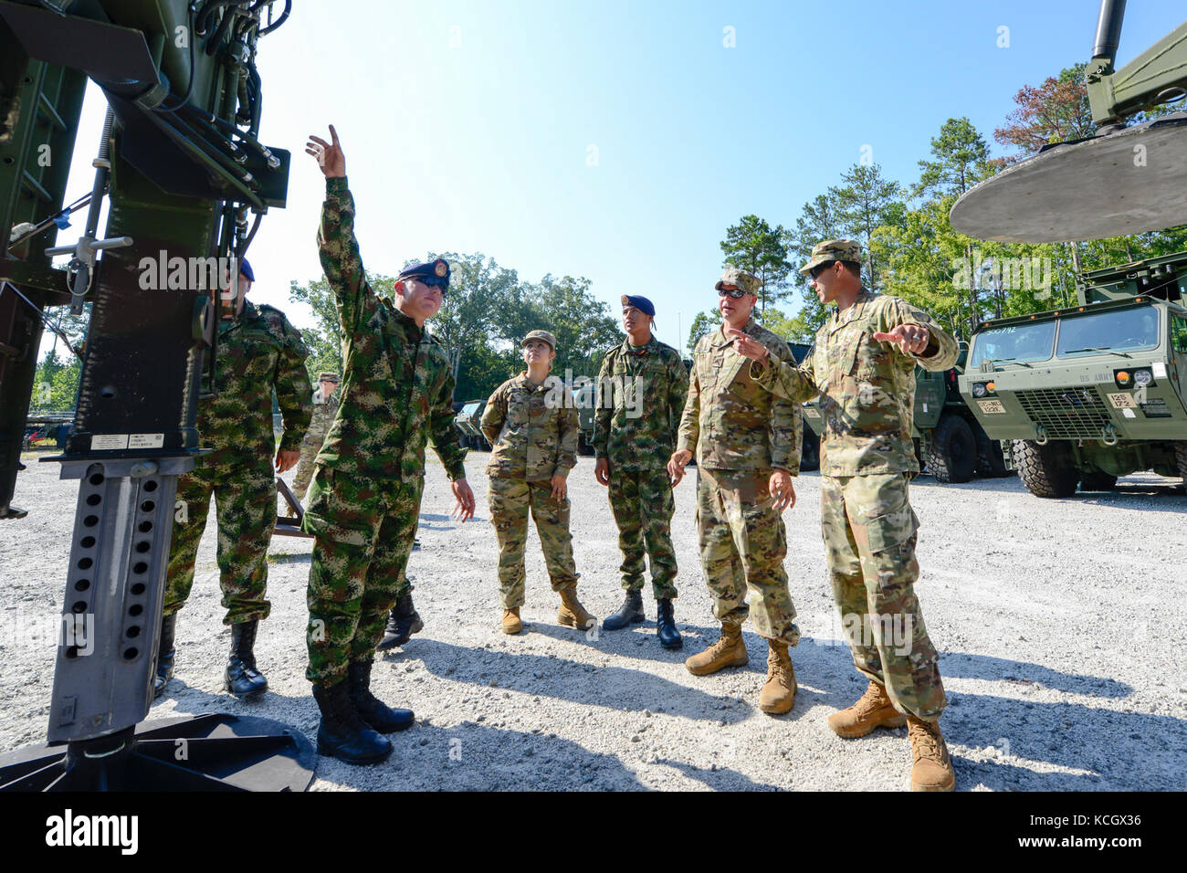 Colombian Army engineers learn about the dry support bridge, bridging ...