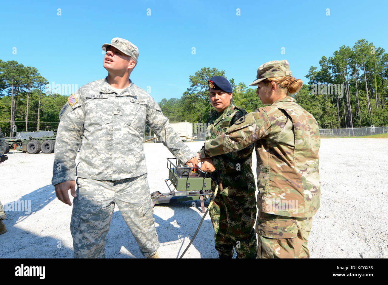 Colombian Army engineers learn about the dry support bridge, bridging ...