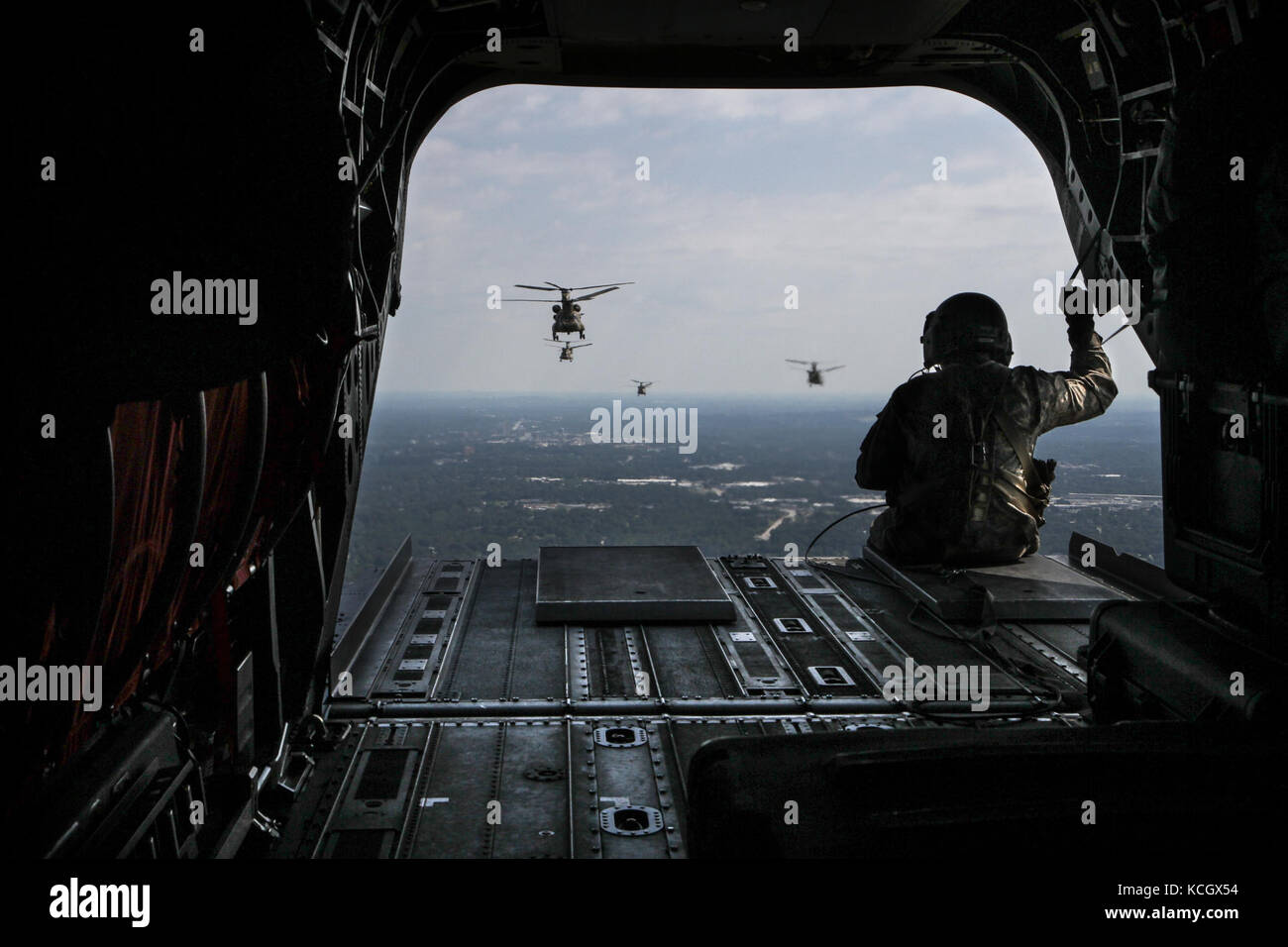 A formation of six S.C. Army National Guard CH-47F Chinook heavy-lift ...