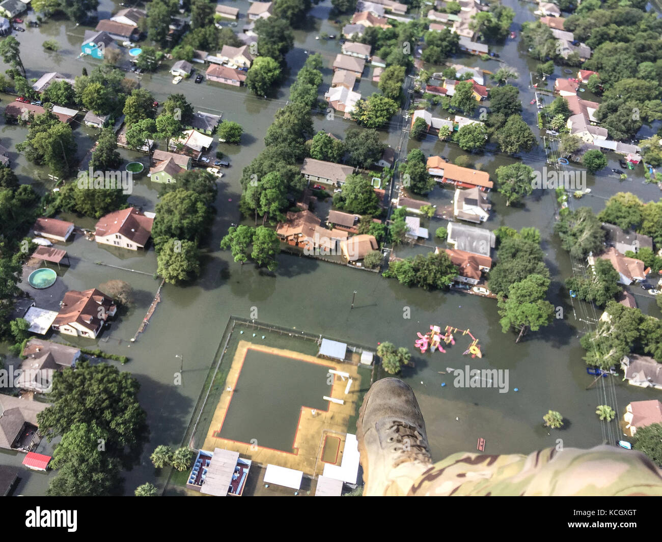 South Carolina Army National Guard Soldiers and civilian rescuers of ...
