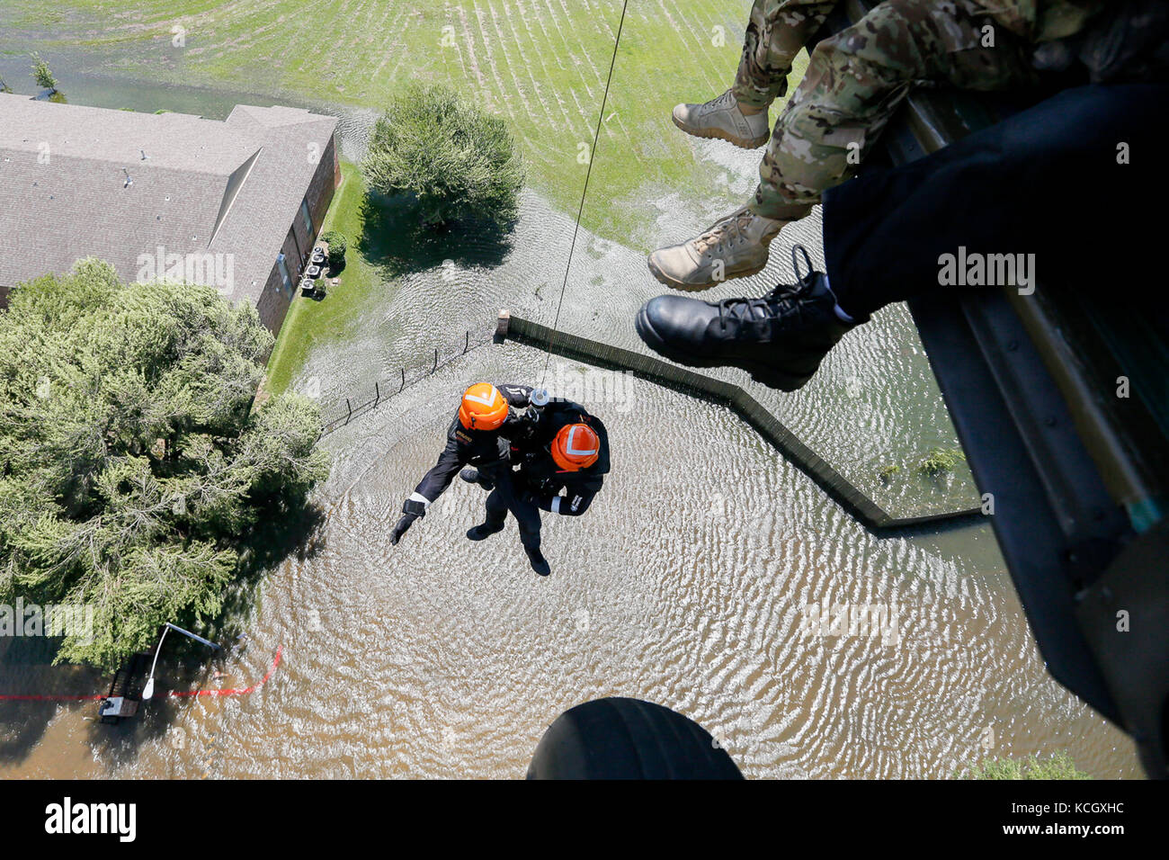 Members of the South Carolina's Helicopter Aquatic Rescue Team (SC-HART ...