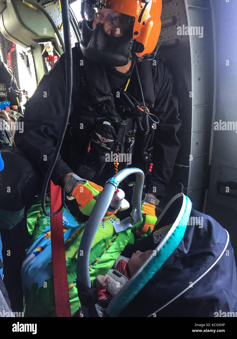 South Carolina Army National Guard Soldiers and civilian rescuers of ...