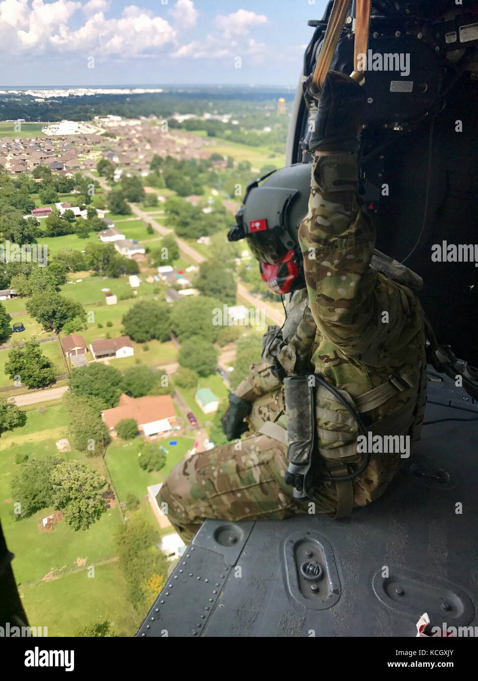 South Carolina Army National Guard Soldiers and civilian rescuers of ...