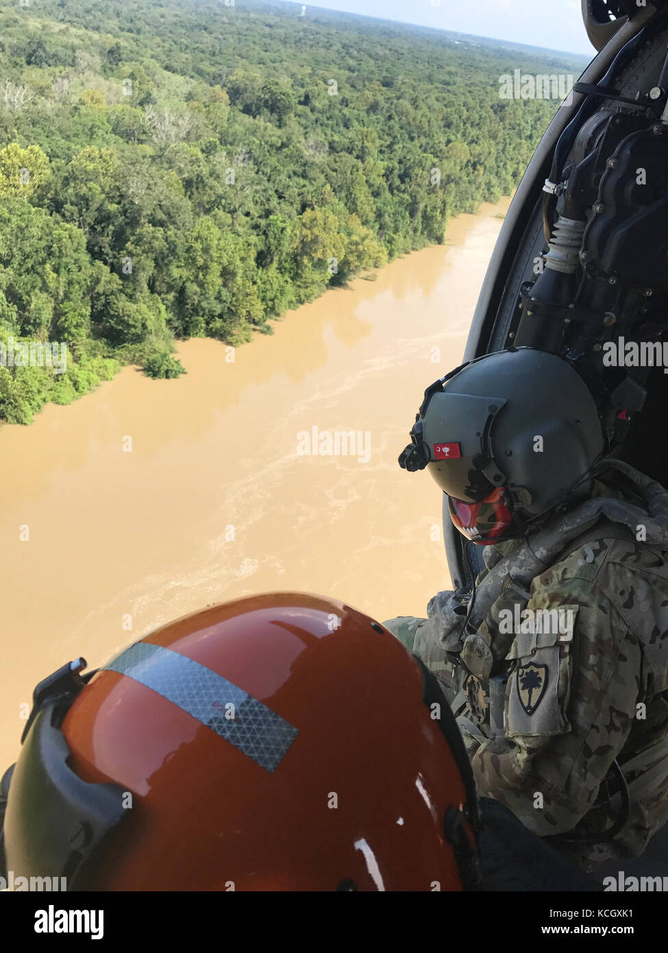 South Carolina Army National Guard Soldiers and civilian rescuers of ...