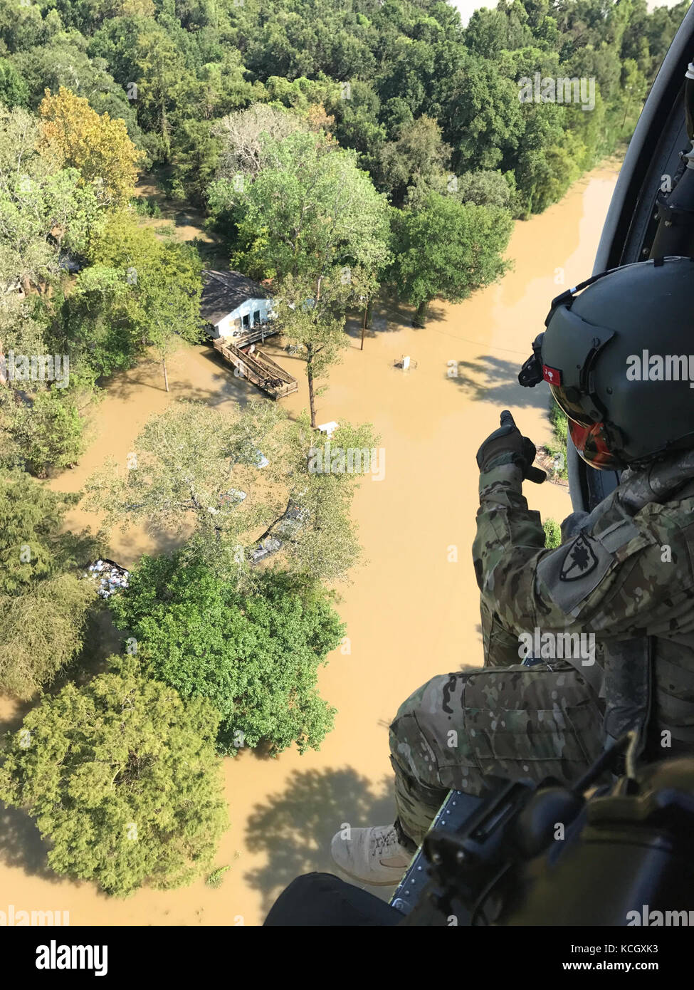 South Carolina Army National Guard Soldiers and civilian rescuers of ...