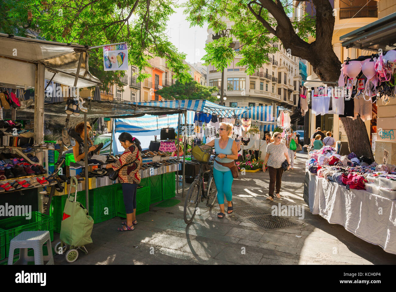 Spain valencia shopping street hi-res stock photography and images - Alamy