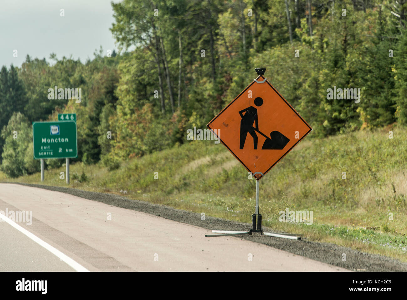 Highway sign canada distance hi-res stock photography and images - Alamy