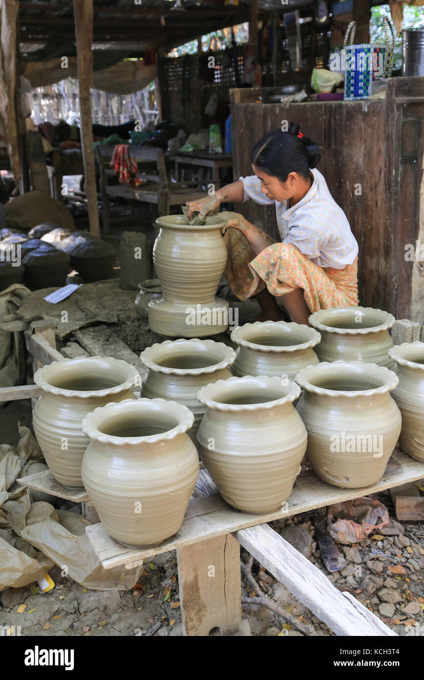 Myanmar pottery making hi-res stock photography and images - Alamy