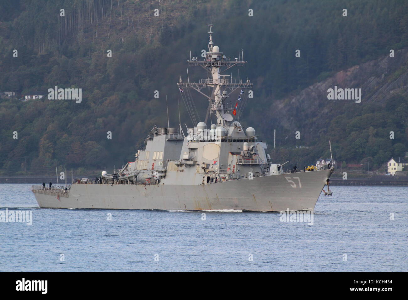 USS Mitscher (DDG-57), an Arleigh Burke-class guided missile destroyer ...