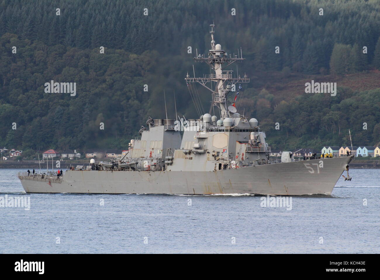USS Mitscher (DDG-57), an Arleigh Burke-class guided missile destroyer ...