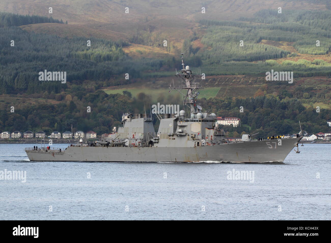 USS Mitscher (DDG-57), an Arleigh Burke-class guided missile destroyer ...