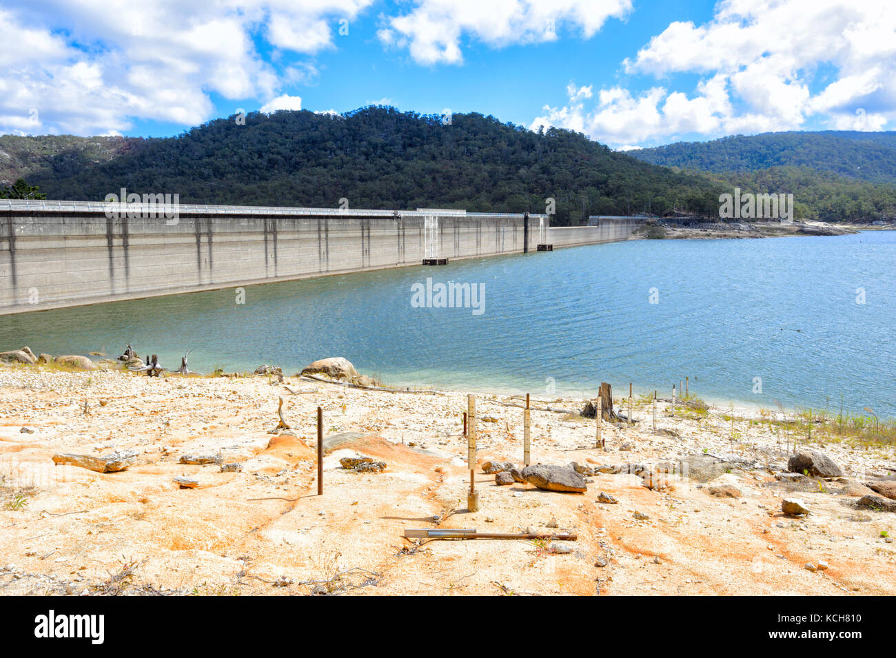 Low water level in the Tinaroo Falls Dam across the Barron River ...