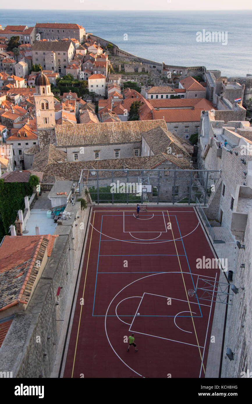Court walkway hi-res stock photography and images - Alamy