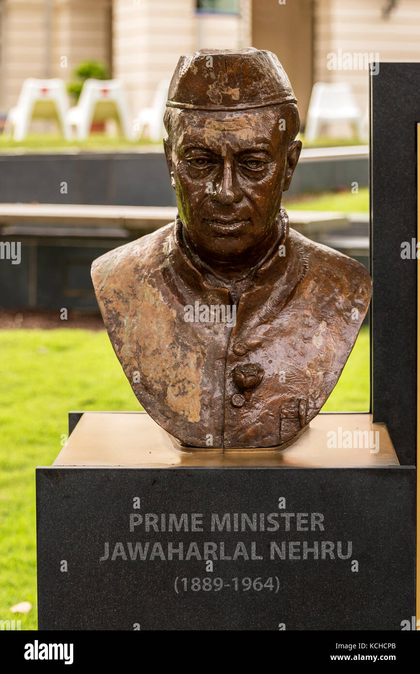 Nehru statue hi-res stock photography and images - Alamy