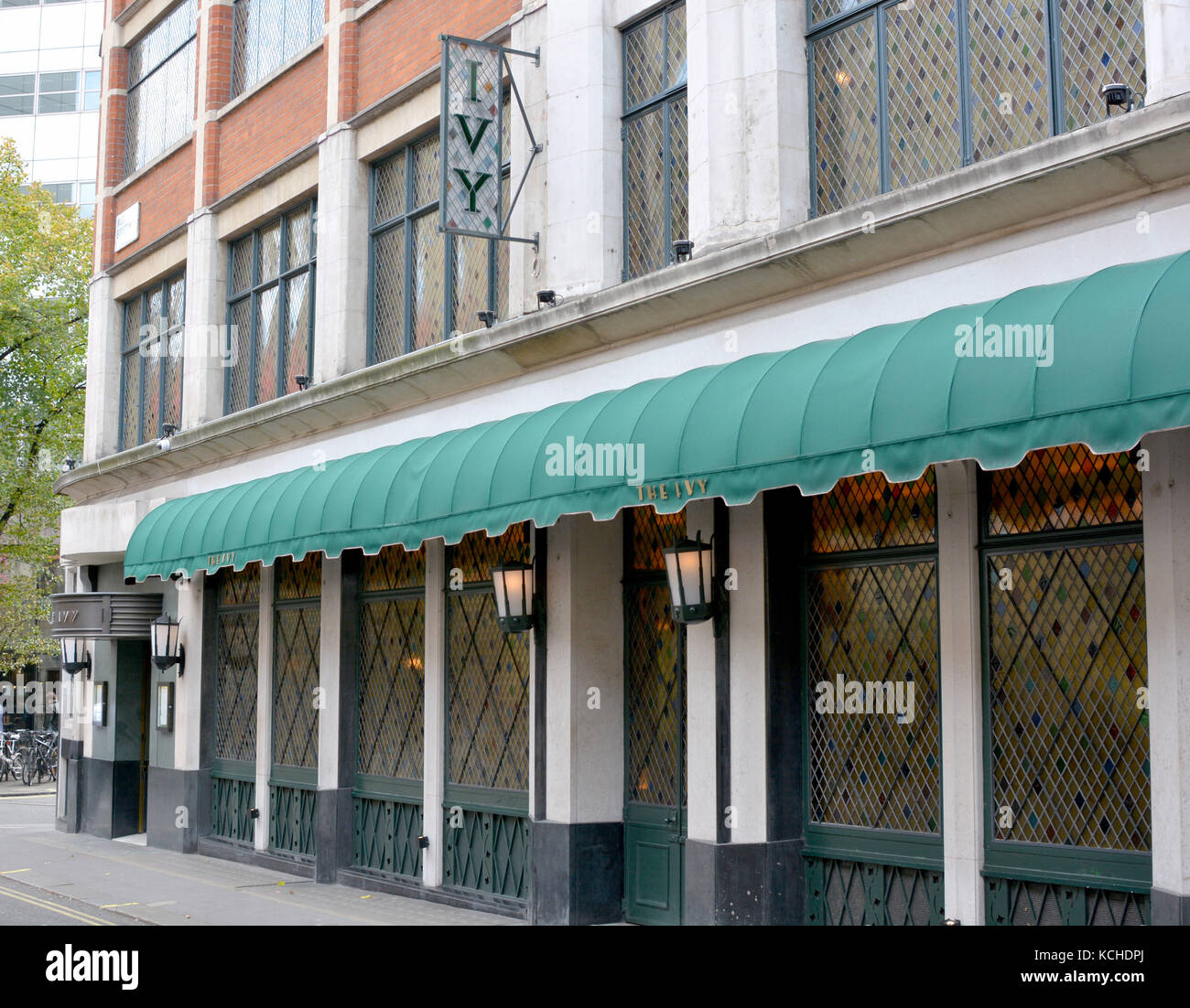 The ivy restaurant london general view hi-res stock photography and ...