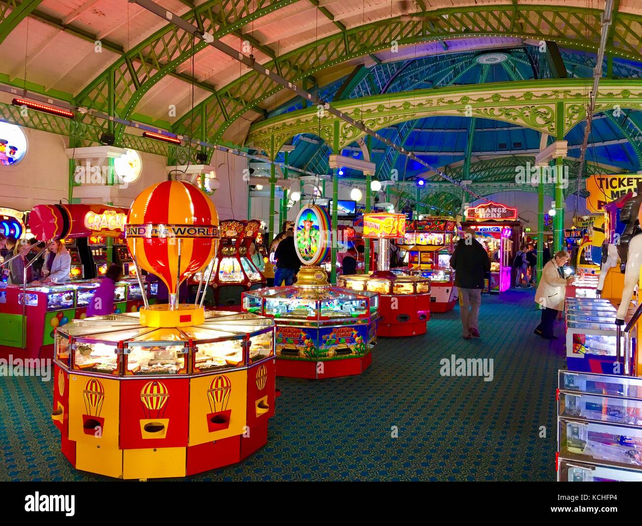 Brighton arcades hi-res stock photography and images - Alamy
