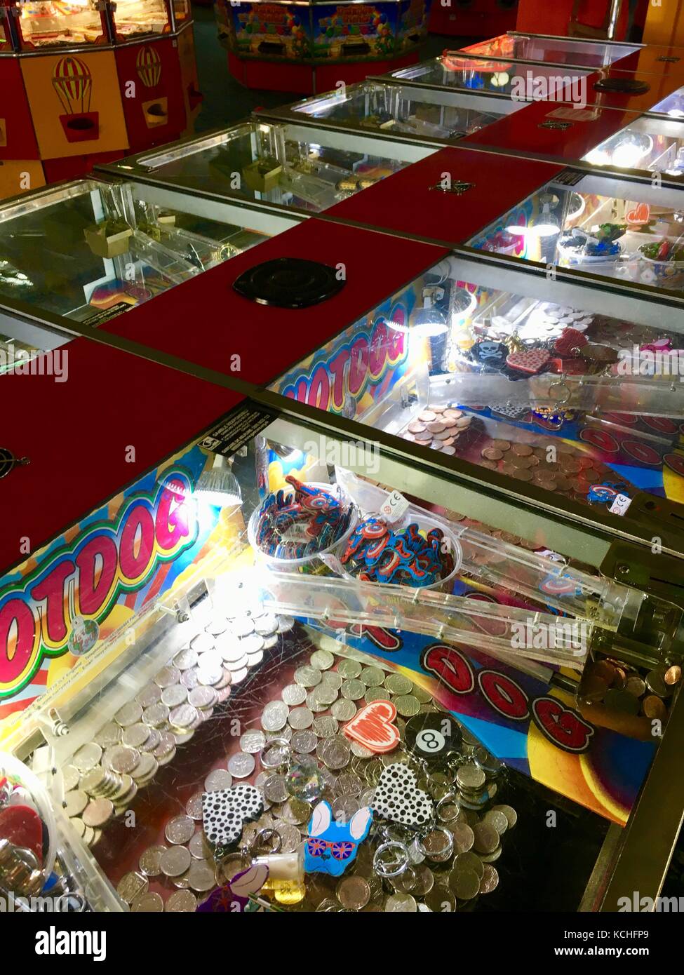 Penny falls machine amusement arcade hi-res stock photography and ...