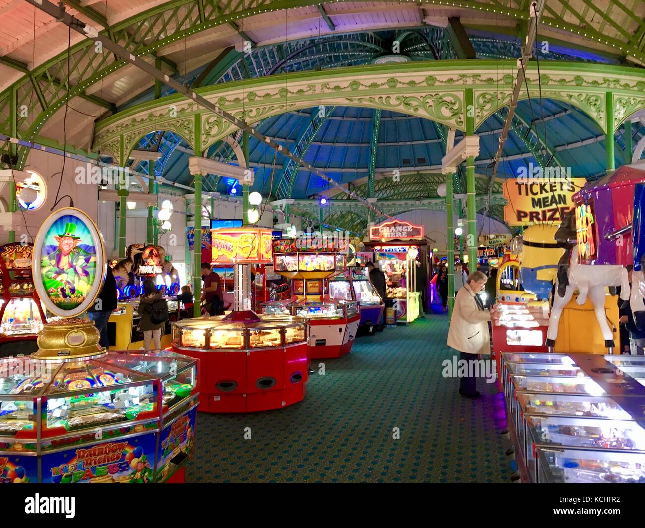 Brighton arcades hi-res stock photography and images - Alamy