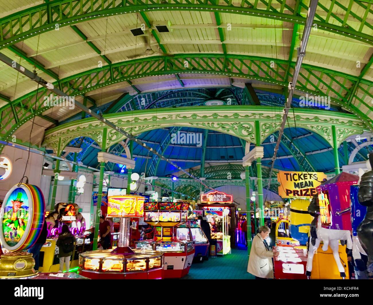 Brighton arcades hi-res stock photography and images - Alamy
