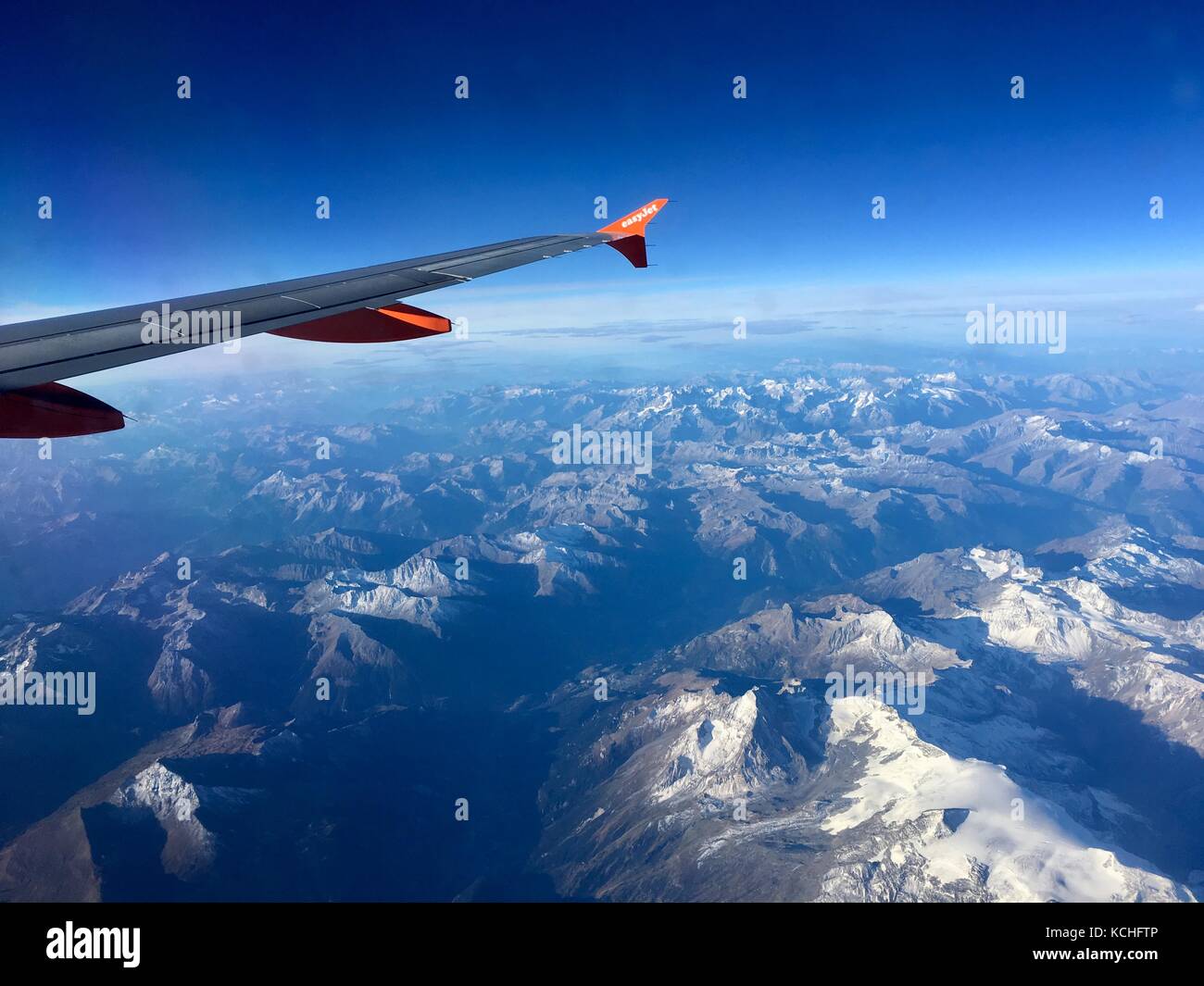 Easyjet safety hi-res stock photography and images - Alamy