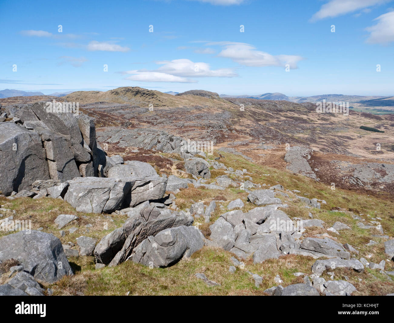 View north along the Rhinog mountains to the tops of Moel Ysgyfarnogod ...