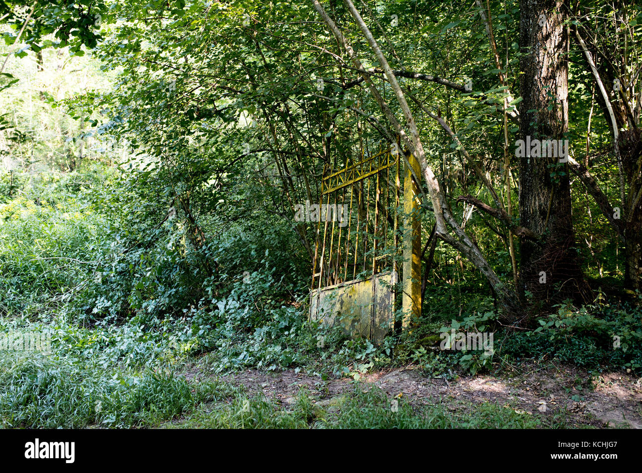 Abandoned depot hi-res stock photography and images - Alamy