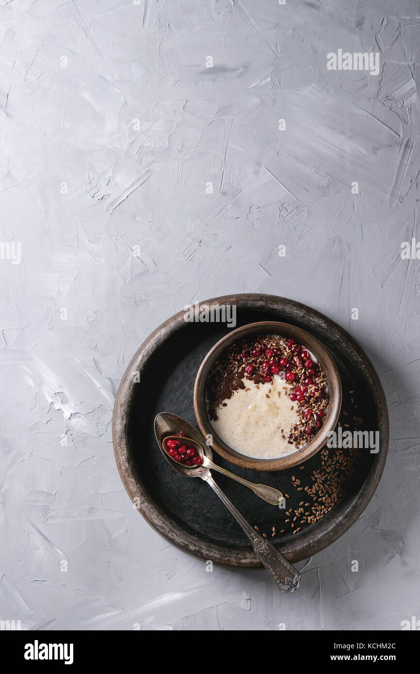 Bowl of porrige Stock Photo - Alamy