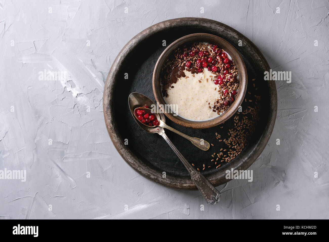 Bowl of porrige Stock Photo - Alamy