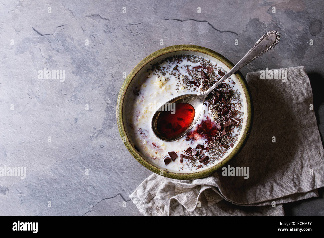 Bowl of porrige Stock Photo - Alamy