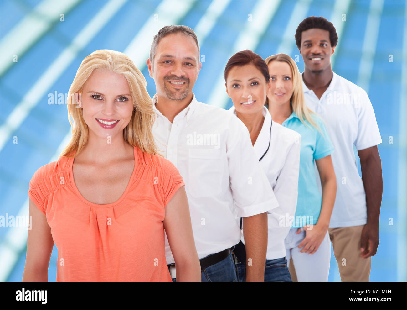 Racial diversity office hi-res stock photography and images - Alamy
